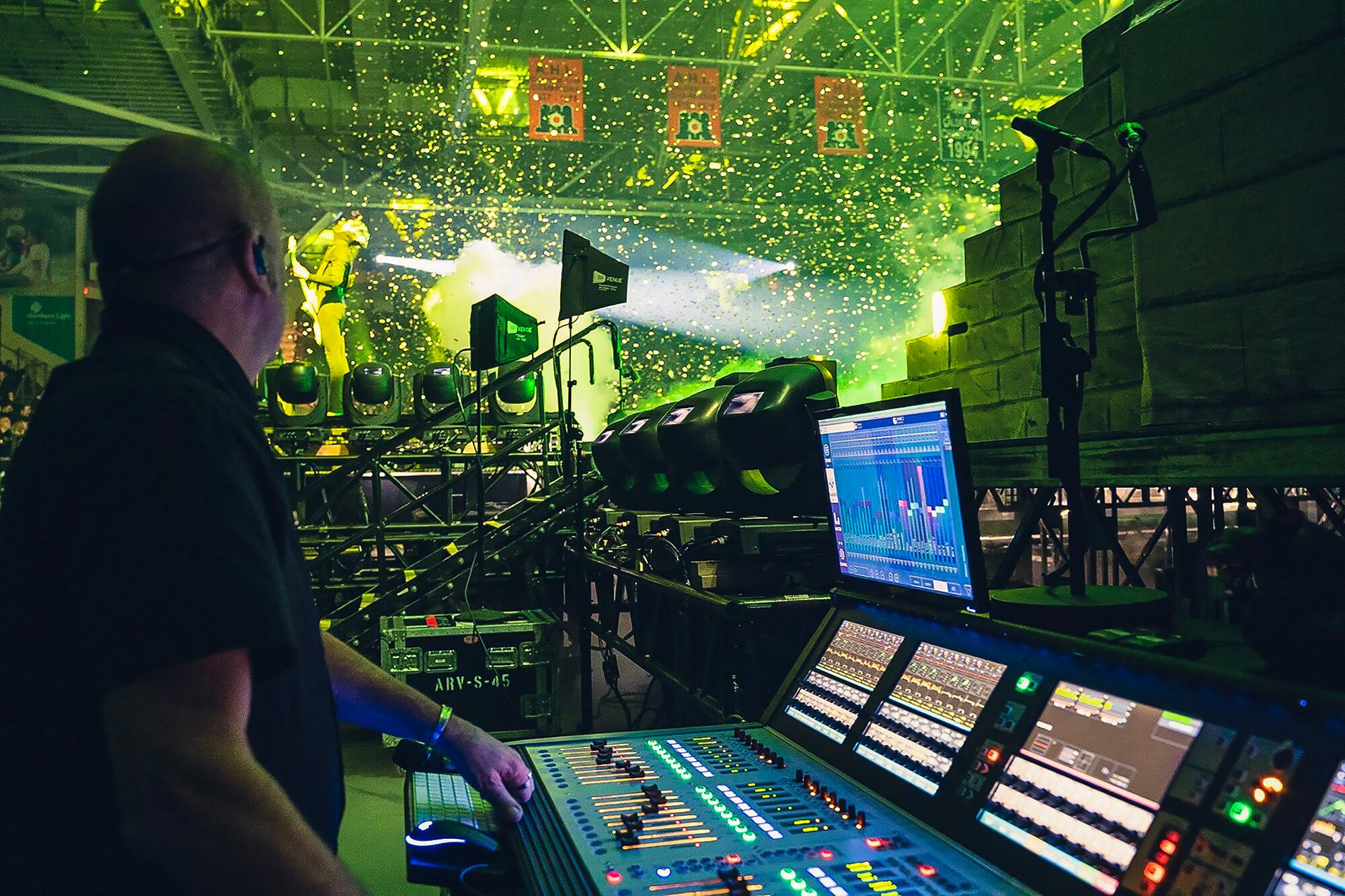 RF Spectrum Tools and Antennas for Wireless Microphones | RF Venue